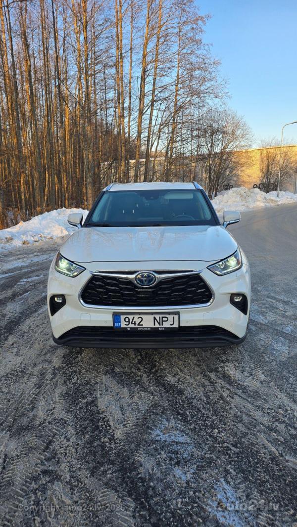 Balts Toyota Highlander 2021 Tallina, ar dzinēja tilpumu 2.50 L un nobraukumu 63 tūkst. km par 40000 €, foto 1 vietnē AUTOMOTO.COM.LV