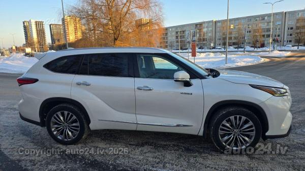 Balts Toyota Highlander 2021 Tallina, ar dzinēja tilpumu 2.50 L un nobraukumu 63 tūkst. km par 40000 €, foto 3 vietnē AUTOMOTO.COM.LV