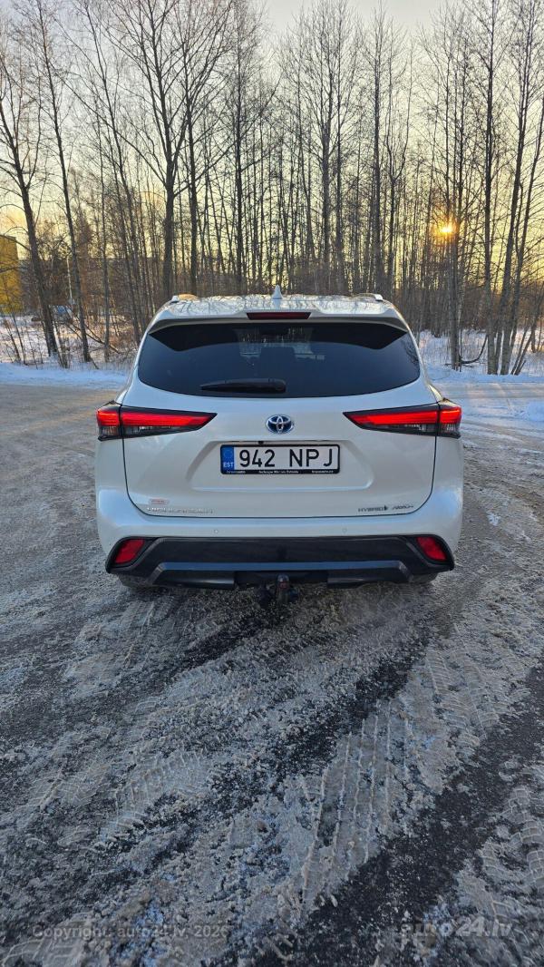 Balts Toyota Highlander 2021 Tallina, ar dzinēja tilpumu 2.50 L un nobraukumu 63 tūkst. km par 40000 €, foto 4 vietnē AUTOMOTO.COM.LV