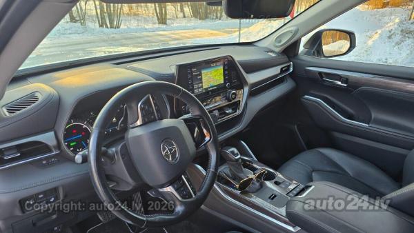 Balts Toyota Highlander 2021 Tallina, ar dzinēja tilpumu 2.50 L un nobraukumu 63 tūkst. km par 40000 €, foto 8 vietnē AUTOMOTO.COM.LV