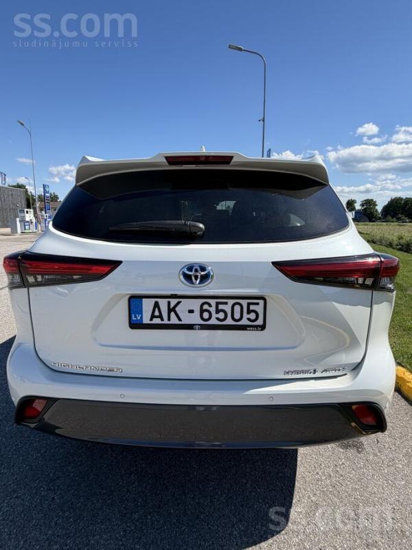 Balts Toyota Highlander 2021 Rīga, ar dzinēja tilpumu 2.50 L un nobraukumu 84 tūkst. km par 41900 €, foto 6 vietnē AUTOMOTO.COM.LV