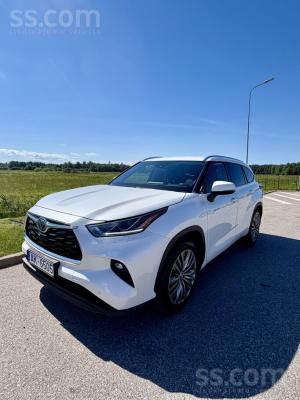 Balts Toyota Highlander 2021 Rīga, ar dzinēja tilpumu 2.50 L un nobraukumu 84 tūkst. km par 41900 €, foto  vietnē AUTOMOTO.COM.LV