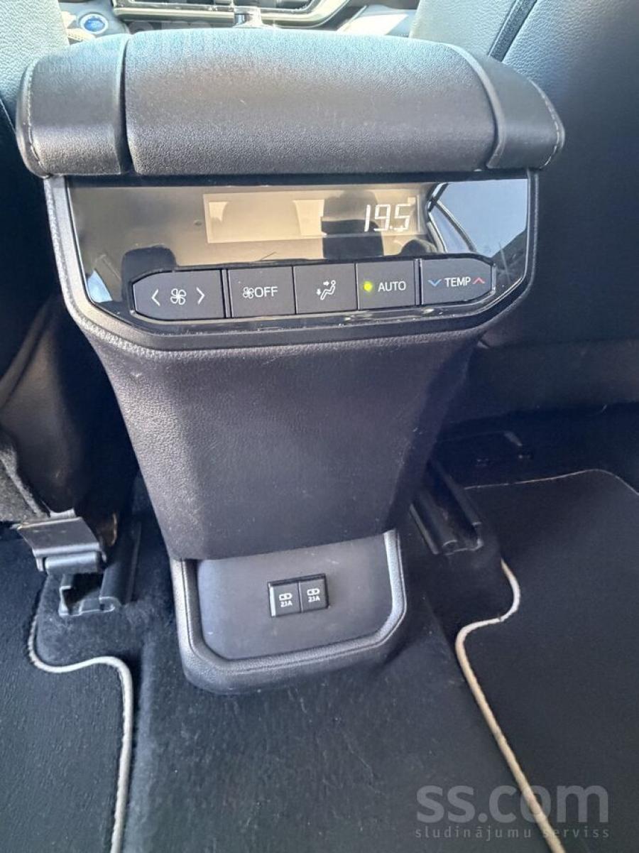 White Toyota Highlander 2021 in Riga, with an engine capacity of 2.50 L and mileage of 84 thousand km for 41900 €, photo 9 on AUTOMOTO.COM.LV