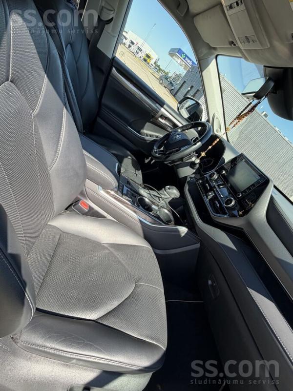 White Toyota Highlander 2021 in Riga, with an engine capacity of 2.50 L and mileage of 84 thousand km for 41900 €, photo 10 on AUTOMOTO.COM.LV