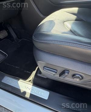 White Toyota Highlander 2021 in Riga, with an engine capacity of 2.50 L and mileage of 84 thousand km for 41900 €, photo 18 on AUTOMOTO.COM.LV