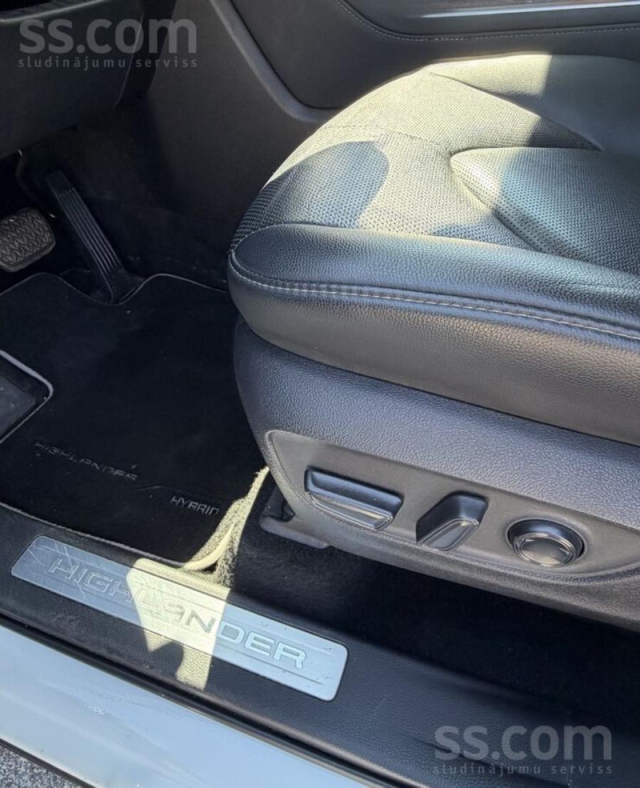 White Toyota Highlander 2021 in Riga, with an engine capacity of 2.50 L and mileage of 84 thousand km for 41900 €, photo 18 on AUTOMOTO.COM.LV