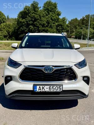 White Toyota Highlander 2021 in Riga, with an engine capacity of 2.50 L and mileage of 84 thousand km for 41900 €, photo 21 on AUTOMOTO.COM.LV