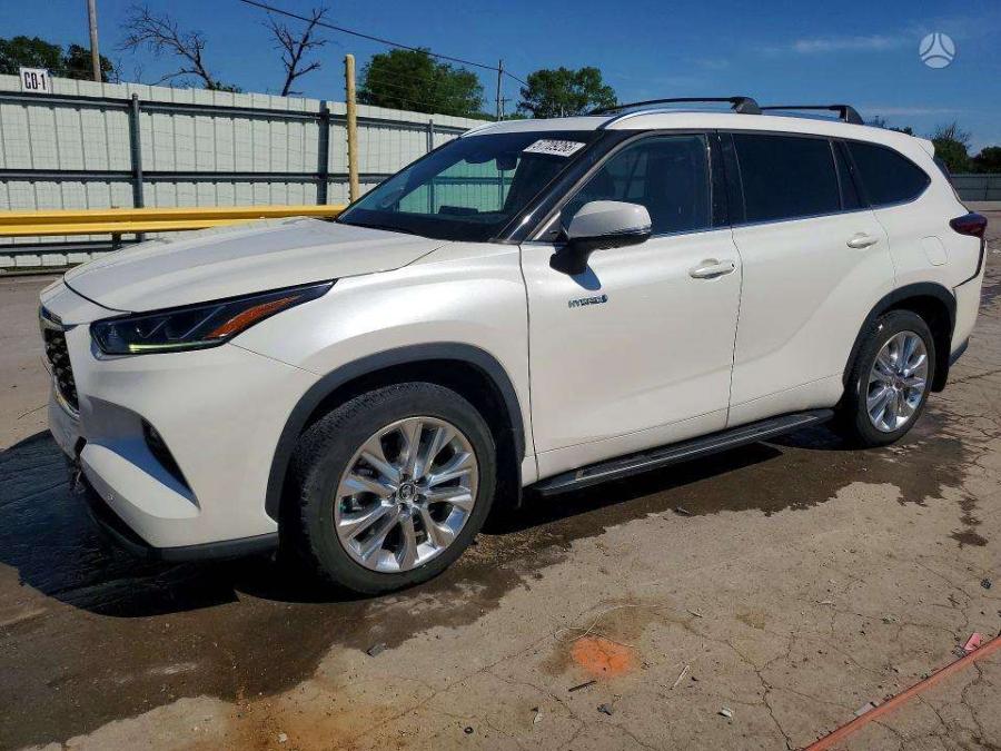 Balts Toyota Highlander 2021 Klaipėda, ar dzinēja tilpumu 2.50 L un nobraukumu 146 tūkst. km par 21500 €, foto 1 vietnē AUTOMOTO.COM.LV