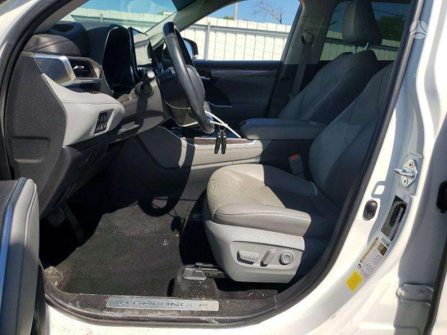 Balts Toyota Highlander 2021 Klaipėda, ar dzinēja tilpumu 2.50 L un nobraukumu 146 tūkst. km par 21500 €, foto 10 vietnē AUTOMOTO.COM.LV