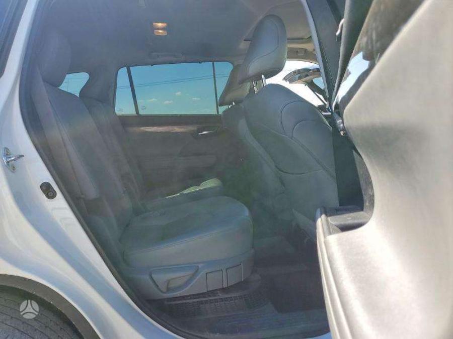Balts Toyota Highlander 2021 Klaipėda, ar dzinēja tilpumu 2.50 L un nobraukumu 146 tūkst. km par 21500 €, foto 11 vietnē AUTOMOTO.COM.LV