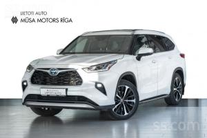 White Toyota Highlander 2022 in Riga, with an engine capacity of 2.50 L and mileage of 127 thousand km for 38000 €, photo  on AUTOMOTO.COM.LV