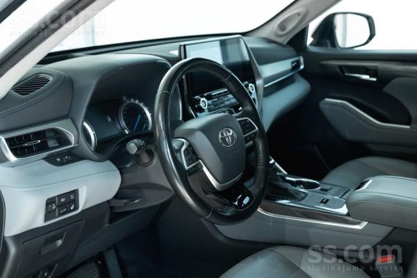 Toyota Highlander 2022 Rīga vietnē Balts Toyota Highlander 2022 Rīga, ar dzinēja tilpumu 2.50 L un nobraukumu 127 tūkst. km par 38000 €, foto 4 vietnē AUTOMOTO.COM.LV