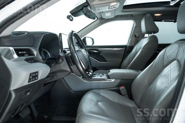 Toyota Highlander 2022 Rīga vietnē Balts Toyota Highlander 2022 Rīga, ar dzinēja tilpumu 2.50 L un nobraukumu 127 tūkst. km par 38000 €, foto 6 vietnē AUTOMOTO.COM.LV