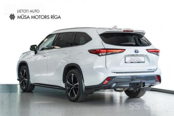 Toyota Highlander 2022 Rīga vietnē Balts Toyota Highlander 2022 Rīga, ar dzinēja tilpumu 2.50 L un nobraukumu 127 tūkst. km par 38000 €, foto 9 vietnē AUTOMOTO.COM.LV