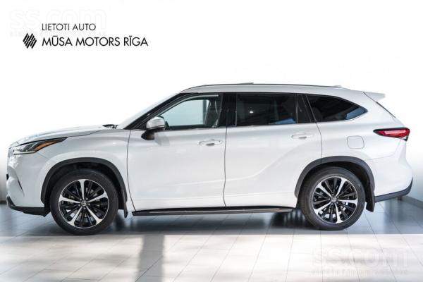Toyota Highlander 2022 Rīga vietnē Balts Toyota Highlander 2022 Rīga, ar dzinēja tilpumu 2.50 L un nobraukumu 127 tūkst. km par 38000 €, foto 10 vietnē AUTOMOTO.COM.LV
