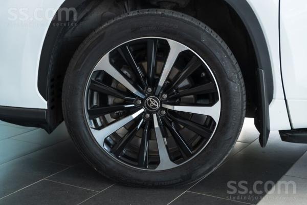Toyota Highlander 2022 Rīga vietnē Balts Toyota Highlander 2022 Rīga, ar dzinēja tilpumu 2.50 L un nobraukumu 127 tūkst. km par 38000 €, foto 11 vietnē AUTOMOTO.COM.LV