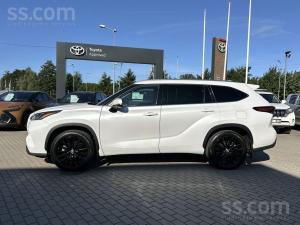 Balts Toyota Highlander 2024 Liepāja, ar dzinēja tilpumu 2.50 L un nobraukumu 31 tūkst. km par 52900 €, foto 3 vietnē AUTOMOTO.COM.LV