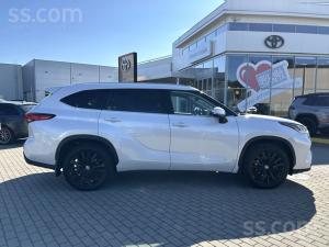 Balts Toyota Highlander 2024 Liepāja, ar dzinēja tilpumu 2.50 L un nobraukumu 31 tūkst. km par 52900 €, foto 6 vietnē AUTOMOTO.COM.LV