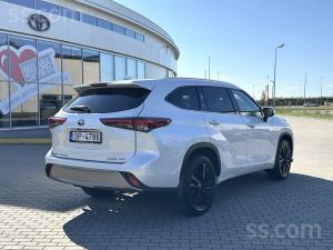 Balts Toyota Highlander 2024 Liepāja, ar dzinēja tilpumu 2.50 L un nobraukumu 31 tūkst. km par 52900 €, foto 7 vietnē AUTOMOTO.COM.LV