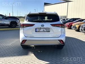 Balts Toyota Highlander 2024 Liepāja, ar dzinēja tilpumu 2.50 L un nobraukumu 31 tūkst. km par 52900 €, foto 9 vietnē AUTOMOTO.COM.LV