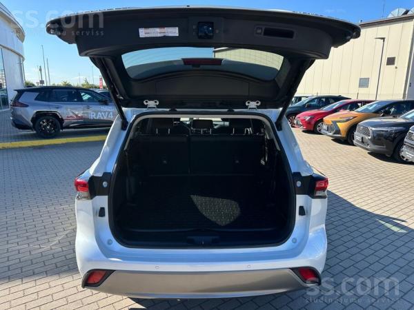 Balts Toyota Highlander 2024 Liepāja, ar dzinēja tilpumu 2.50 L un nobraukumu 31 tūkst. km par 52900 €, foto 9 vietnē AUTOMOTO.COM.LV