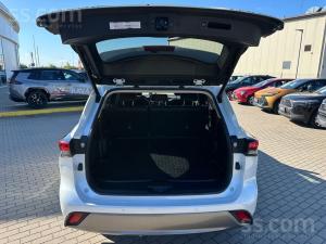 Balts Toyota Highlander 2024 Liepāja, ar dzinēja tilpumu 2.50 L un nobraukumu 31 tūkst. km par 52900 €, foto 10 vietnē AUTOMOTO.COM.LV