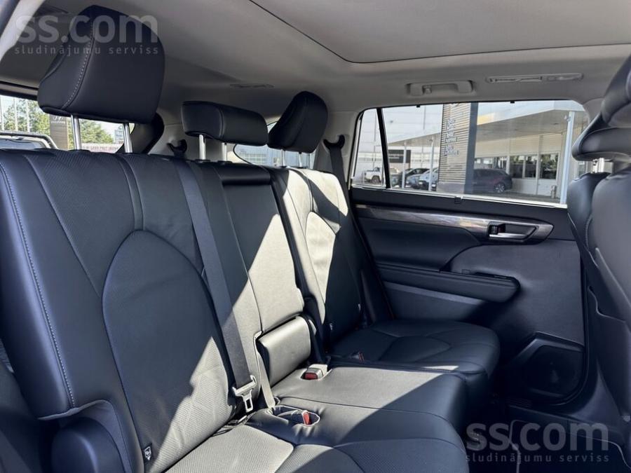 Balts Toyota Highlander 2024 Liepāja, ar dzinēja tilpumu 2.50 L un nobraukumu 31 tūkst. km par 52900 €, foto 18 vietnē AUTOMOTO.COM.LV