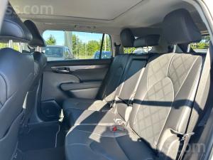 Balts Toyota Highlander 2024 Liepāja, ar dzinēja tilpumu 2.50 L un nobraukumu 31 tūkst. km par 52900 €, foto 20 vietnē AUTOMOTO.COM.LV