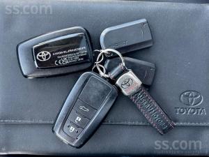 Balts Toyota Highlander 2024 Liepāja, ar dzinēja tilpumu 2.50 L un nobraukumu 31 tūkst. km par 52900 €, foto 23 vietnē AUTOMOTO.COM.LV