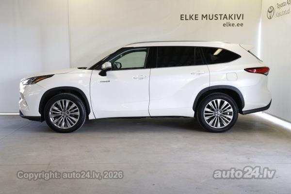 White Toyota Highlander 2021 in Tallinn, with an engine capacity of 2.49 L and mileage of 62 thousand km for 43000 €, photo 4 on AUTOMOTO.COM.LV