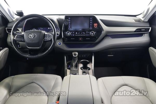 White Toyota Highlander 2021 in Tallinn, with an engine capacity of 2.49 L and mileage of 62 thousand km for 43000 €, photo 9 on AUTOMOTO.COM.LV