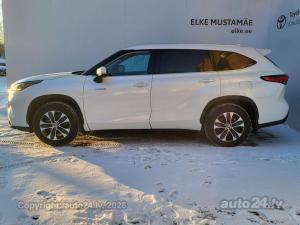 Balts Toyota Highlander 2022 Tallina, ar dzinēja tilpumu 2.49 L un nobraukumu 117 tūkst. km par 39995 €, foto 3 vietnē AUTOMOTO.COM.LV