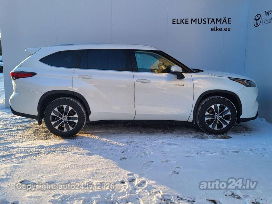 Balts Toyota Highlander 2022 Tallina, ar dzinēja tilpumu 2.49 L un nobraukumu 117 tūkst. km par 39995 €, foto 16 vietnē AUTOMOTO.COM.LV