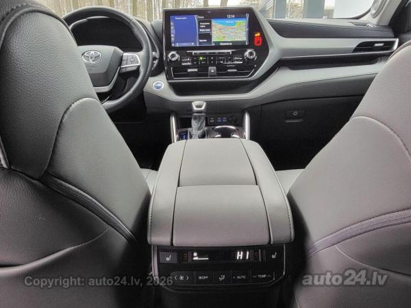 White Toyota Highlander 2022 in Tallinn, with an engine capacity of 2.49 L and mileage of 54 thousand km for 46495 €, photo 7 on AUTOMOTO.COM.LV