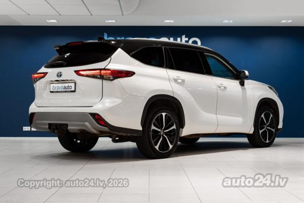 Balts Toyota Highlander 2022 Tallina, ar dzinēja tilpumu 2.49 L un nobraukumu 111 tūkst. km par 41790 €, foto 2 vietnē AUTOMOTO.COM.LV