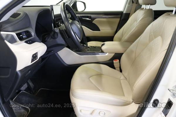 Balts Toyota Highlander 2023 Tallina, ar dzinēja tilpumu 2.49 L un nobraukumu 44 tūkst. km par 51400 €, foto 11 vietnē AUTOMOTO.COM.LV