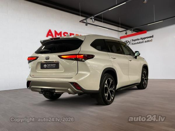 Balts Toyota Highlander 2024 Tallina, ar dzinēja tilpumu 2.50 L un nobraukumu 100 tūkst. km par 44490 €, foto 2 vietnē AUTOMOTO.COM.LV