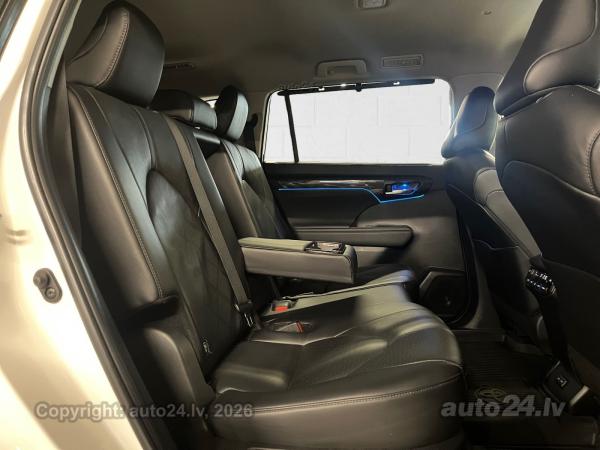 Balts Toyota Highlander 2024 Tallina, ar dzinēja tilpumu 2.50 L un nobraukumu 100 tūkst. km par 44490 €, foto 7 vietnē AUTOMOTO.COM.LV