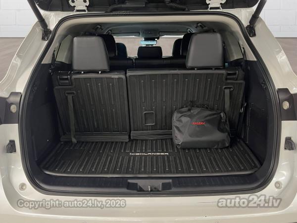 Balts Toyota Highlander 2024 Tallina, ar dzinēja tilpumu 2.50 L un nobraukumu 100 tūkst. km par 44490 €, foto 10 vietnē AUTOMOTO.COM.LV