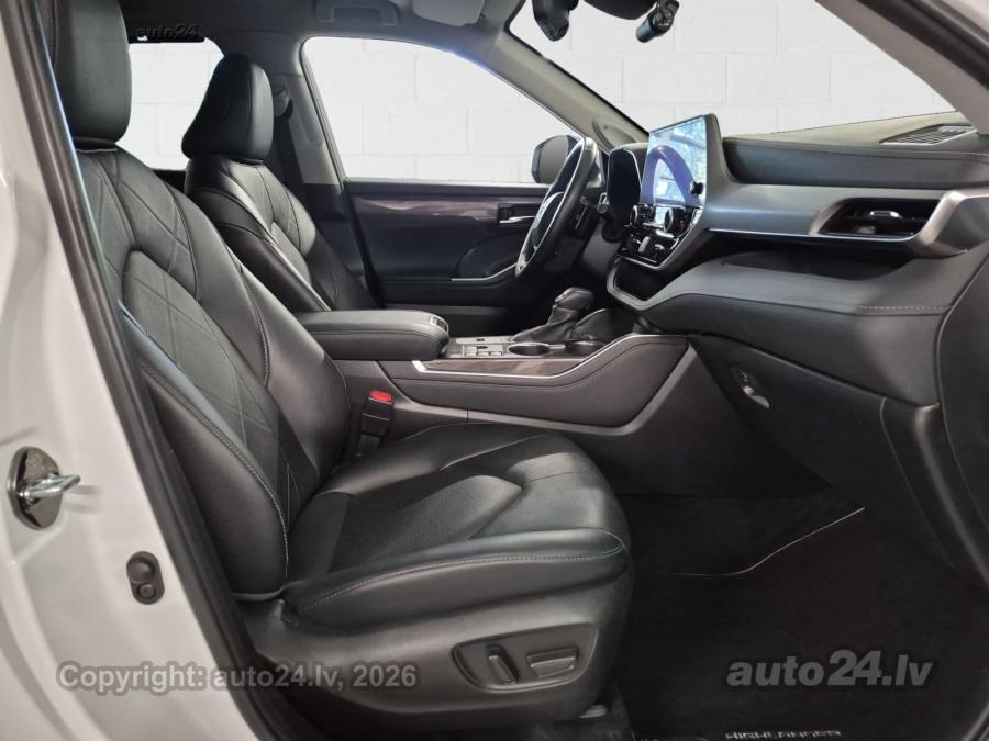 Balts Toyota Highlander 2024 Tallina, ar dzinēja tilpumu 2.50 L un nobraukumu 133 tūkst. km par 44490 €, foto 7 vietnē AUTOMOTO.COM.LV