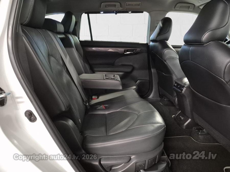 Balts Toyota Highlander 2024 Tallina, ar dzinēja tilpumu 2.50 L un nobraukumu 133 tūkst. km par 44490 €, foto 8 vietnē AUTOMOTO.COM.LV