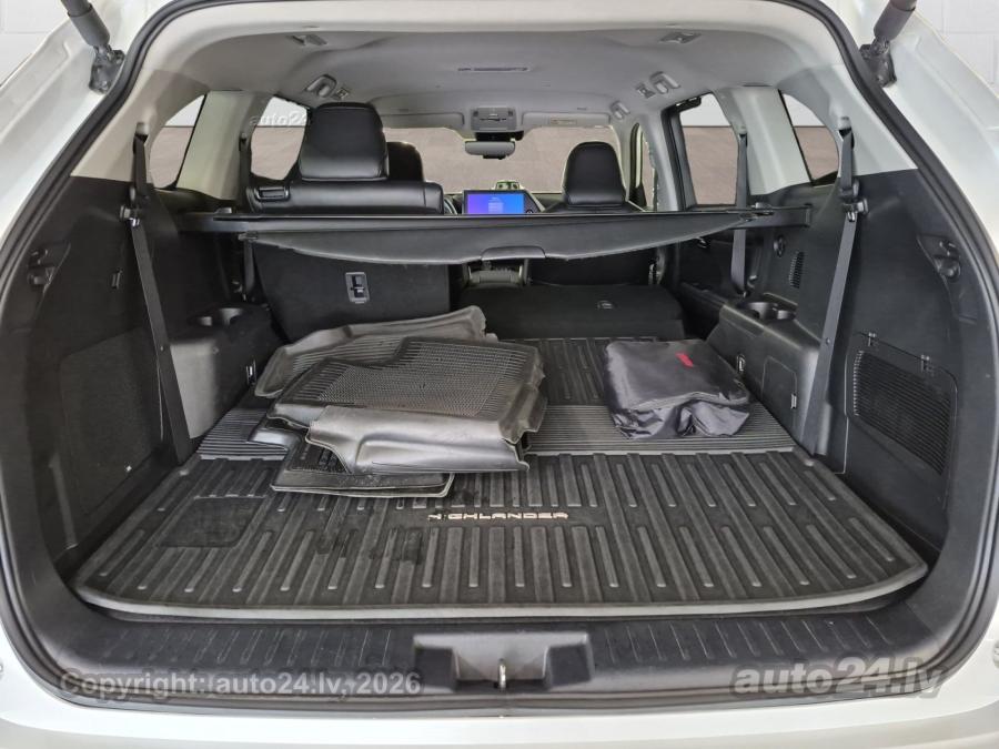 Balts Toyota Highlander 2024 Tallina, ar dzinēja tilpumu 2.50 L un nobraukumu 133 tūkst. km par 44490 €, foto 11 vietnē AUTOMOTO.COM.LV