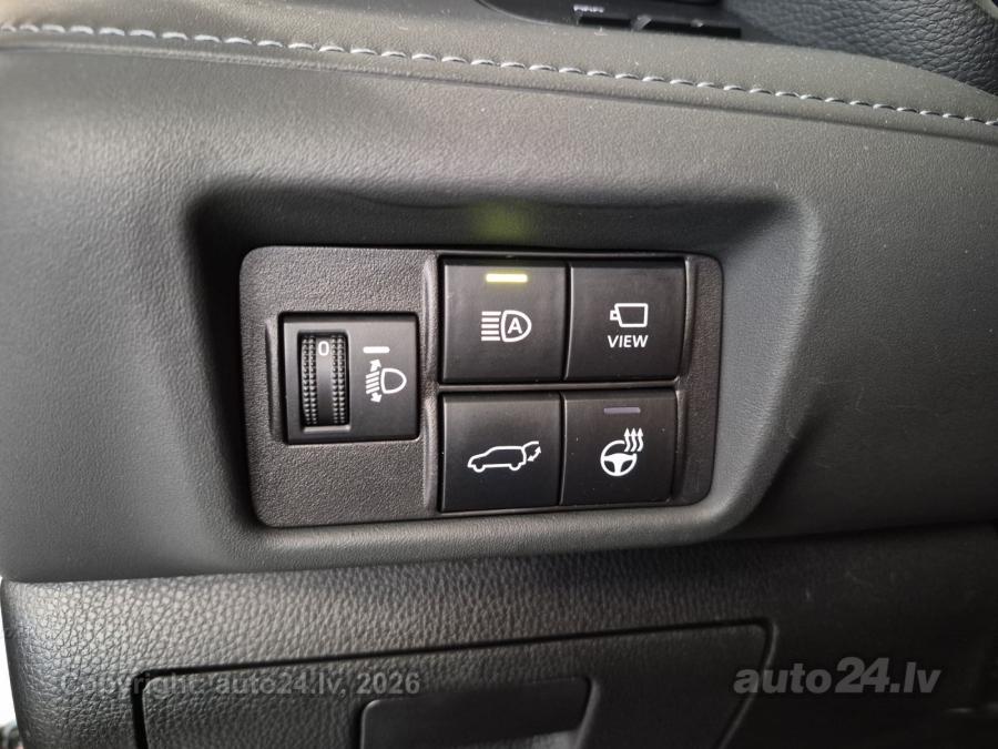 Balts Toyota Highlander 2024 Tallina, ar dzinēja tilpumu 2.50 L un nobraukumu 133 tūkst. km par 44490 €, foto 19 vietnē AUTOMOTO.COM.LV