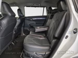 Balts Toyota Highlander 2024 Tallina, ar dzinēja tilpumu 2.50 L un nobraukumu 133 tūkst. km par 44490 €, foto 20 vietnē AUTOMOTO.COM.LV