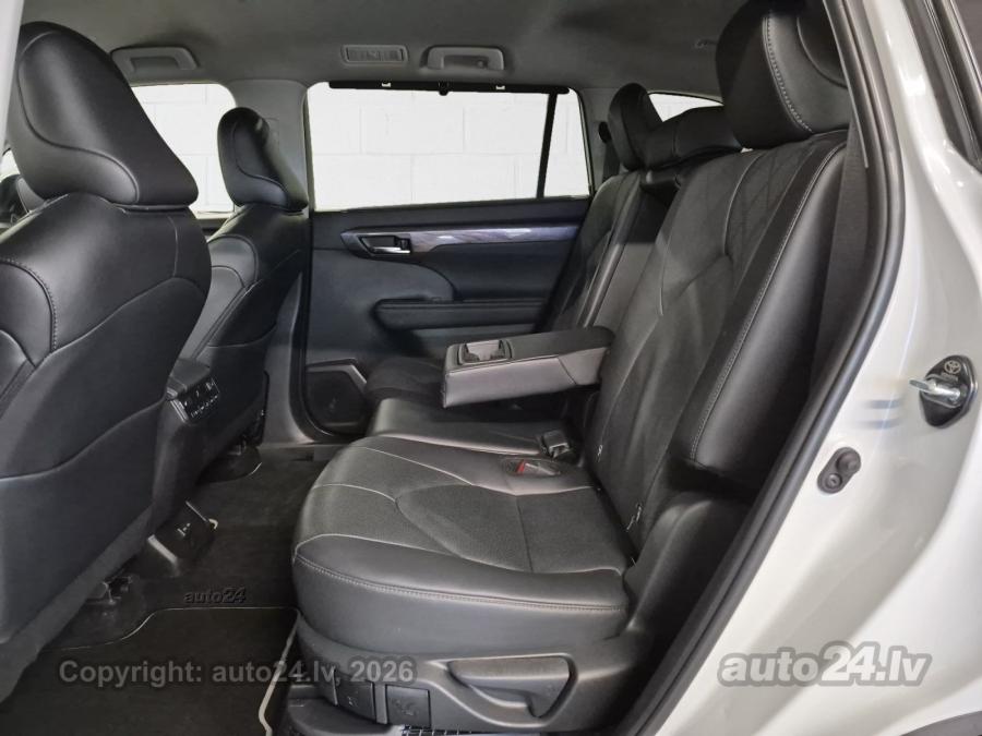 Balts Toyota Highlander 2024 Tallina, ar dzinēja tilpumu 2.50 L un nobraukumu 133 tūkst. km par 44490 €, foto 20 vietnē AUTOMOTO.COM.LV