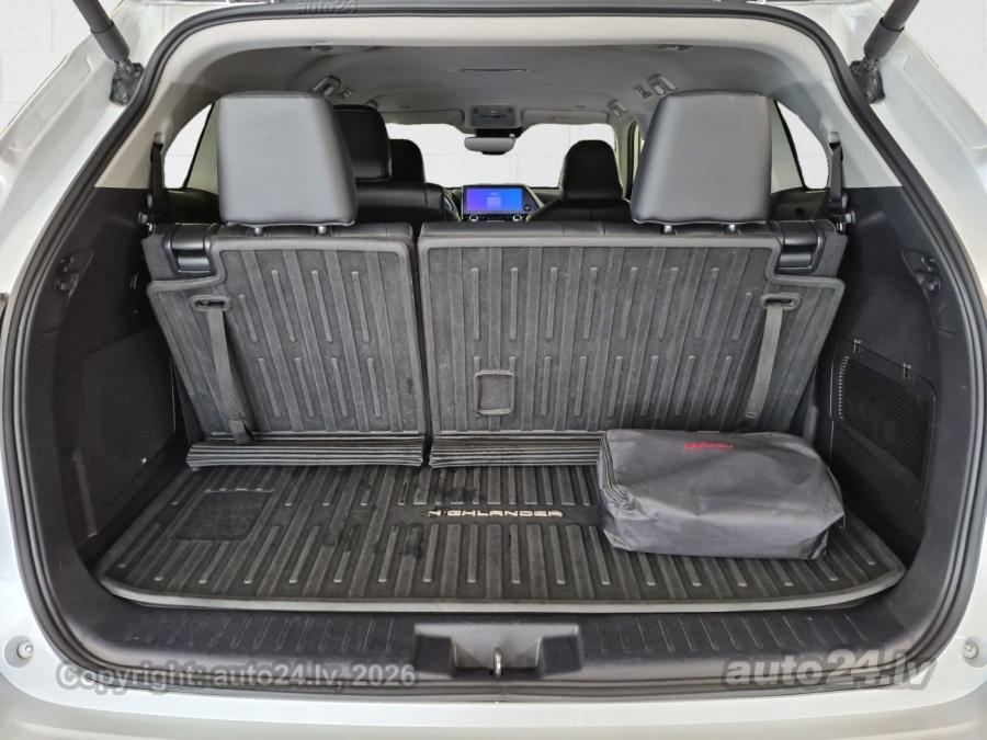 Balts Toyota Highlander 2024 Tallina, ar dzinēja tilpumu 2.50 L un nobraukumu 133 tūkst. km par 44490 €, foto 21 vietnē AUTOMOTO.COM.LV