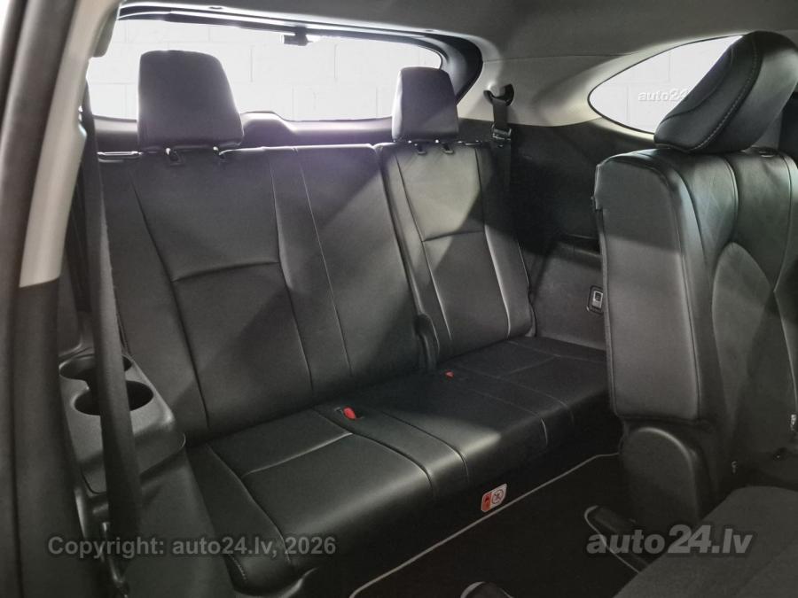 Balts Toyota Highlander 2024 Tallina, ar dzinēja tilpumu 2.50 L un nobraukumu 133 tūkst. km par 44490 €, foto 22 vietnē AUTOMOTO.COM.LV