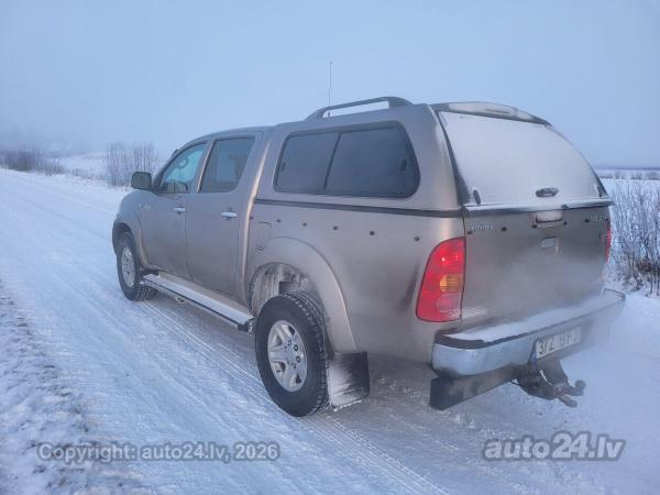 Smilšu krāsa Toyota Hilux 2011 Pērnava, ar dzinēja tilpumu 3.00 L un nobraukumu 375 tūkst. km par 14999 €, foto 4 vietnē AUTOMOTO.COM.LV