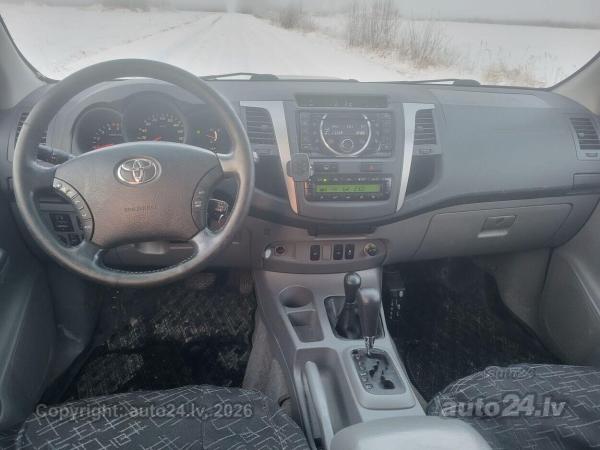 Smilšu krāsa Toyota Hilux 2011 Pērnava, ar dzinēja tilpumu 3.00 L un nobraukumu 375 tūkst. km par 14999 €, foto 7 vietnē AUTOMOTO.COM.LV