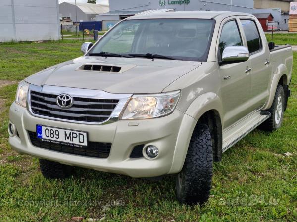 Smilšu krāsa Toyota Hilux 2015 Tallina, ar dzinēja tilpumu 3.00 L un nobraukumu 154 tūkst. km par 18600 €, foto 1 vietnē AUTOMOTO.COM.LV